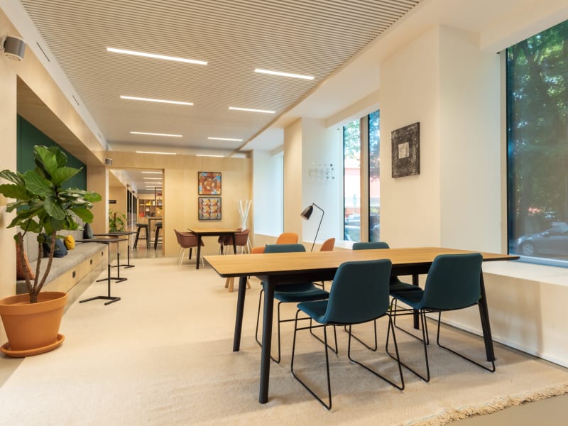 Office Space for Rent in Auderghem | From €412/desk/mo